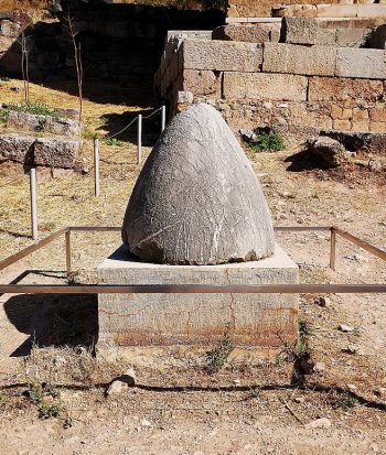 The Oracle of Delphi – Mythoi Koinoi